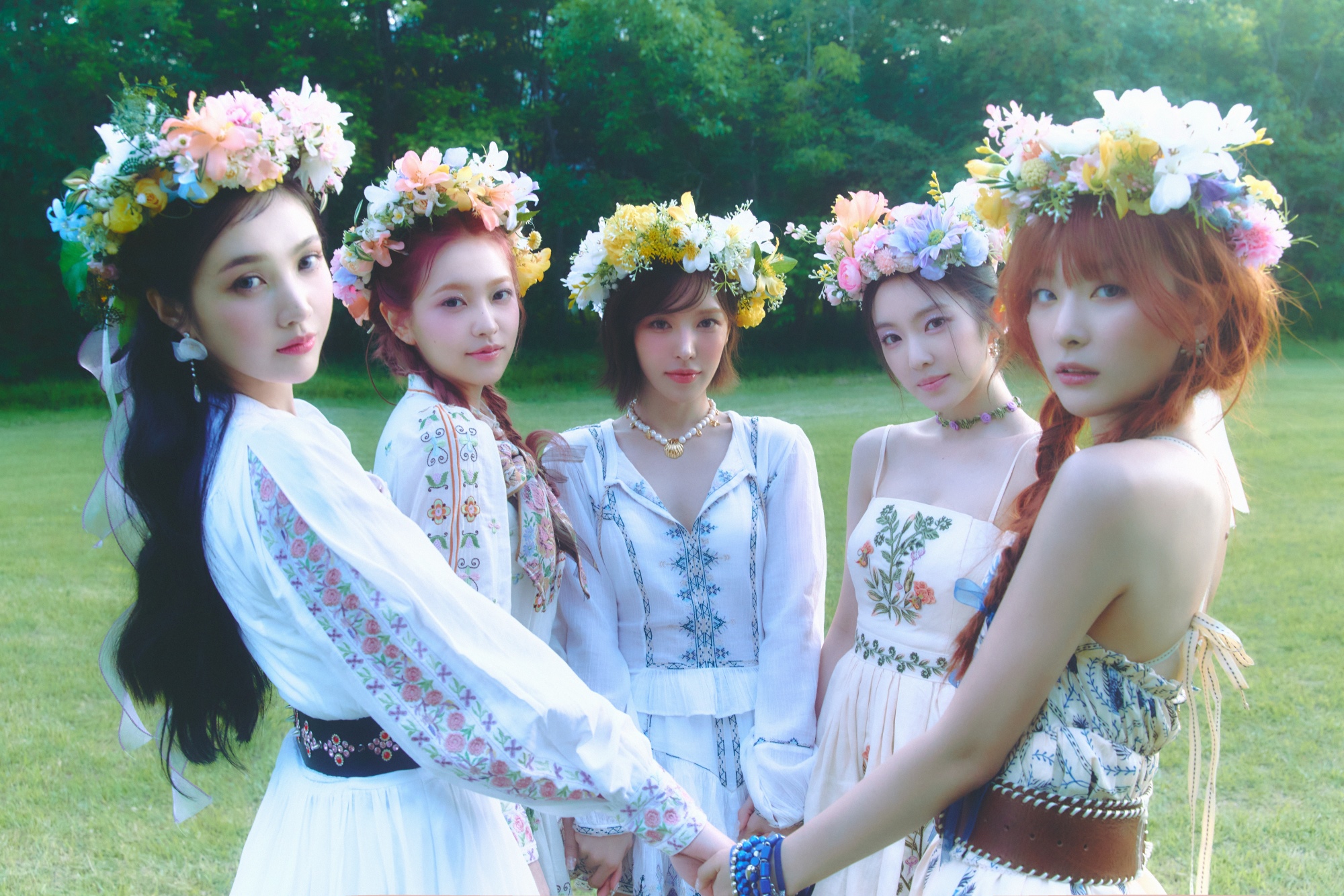 Red Velvet ฉลองครบรอบเดบิวต์ 10 ปี ส่งความจริงใจผ่านอัลบั้มใหม่ ‘Cosmic ...
