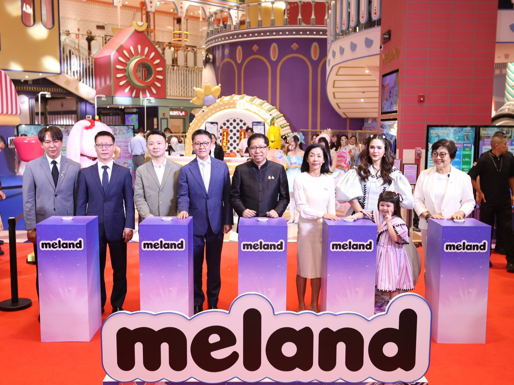 “แม่ชม–น้องเกล” แฮปปี้สุด! ตะลุย “MELAND” สวนสนุกในร่มระดับโลก แลนด์ ...